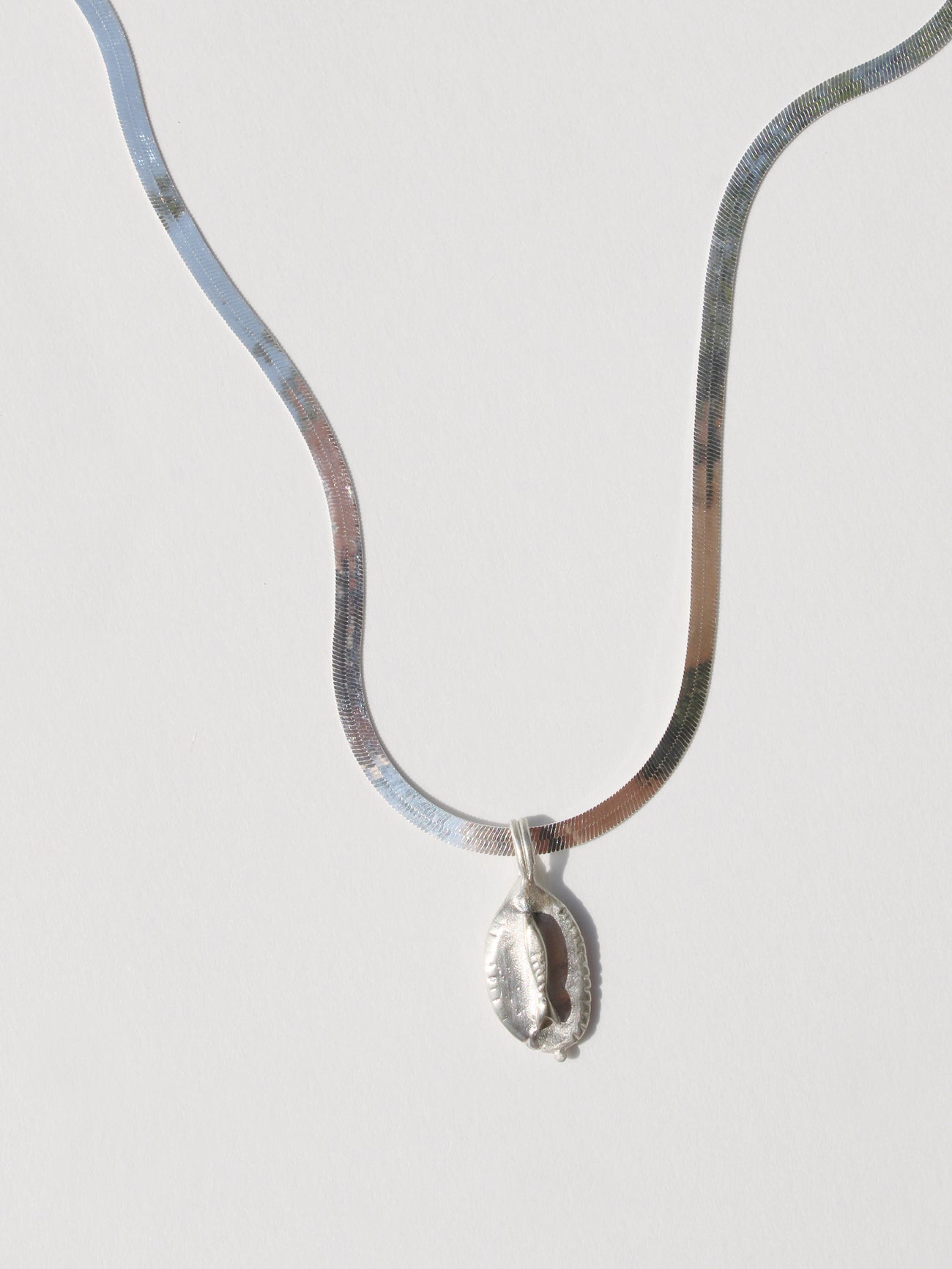 Pesca Pendant with chain – Takara Design