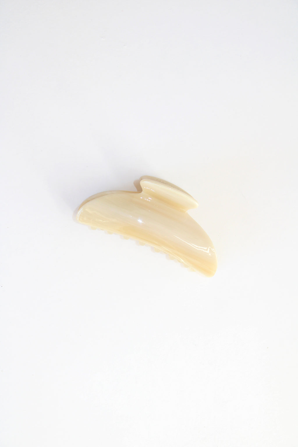 Midi Heirloom Claw in Albaster – Takara Design
